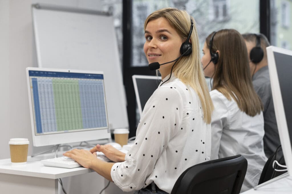 How to Become a Help Desk Analyst in 4 Easy Steps with ABM College ...